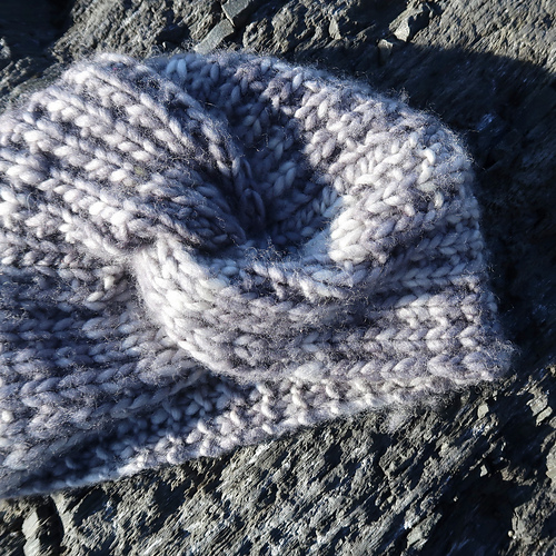 Ravelry: Bonnet BANBAN / BANBAN hat pattern by Lythicia Bali - Balys