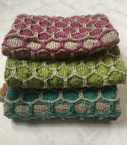 Ravelry: Honeycomb Cowl pattern by Barbara Kennedy