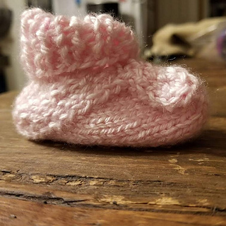 Ravelry: Baby Heart Booties pattern by BBH Knits by Helen Hafke