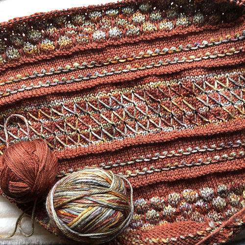 Ravelry: Killer Queen Cowl pattern by Mary Annarella