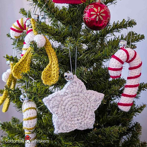 Ravelry: Christmas Tree Decorations pattern by Bea King