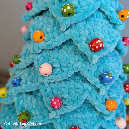 Ravelry: Mini Christmas Trees pattern by Bea King