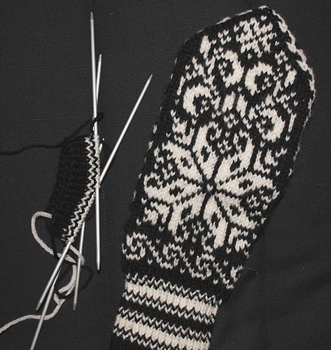 Ravelry: Erlends Mitten pattern by Katrinine