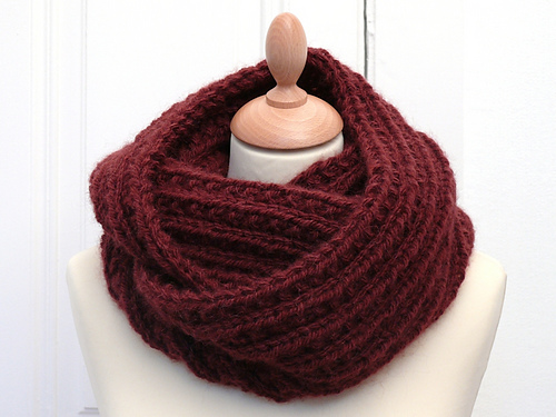 Ravelry: Farrow Rib Cowl pattern by Bee made