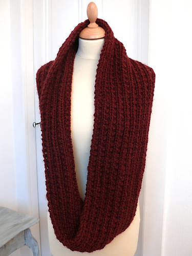Ravelry: Farrow Rib Cowl pattern by Bee made