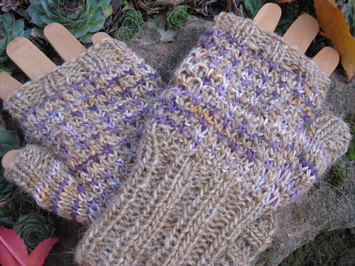 Ravelry: Knitty Bitty mitts pattern by Susan Ashcroft