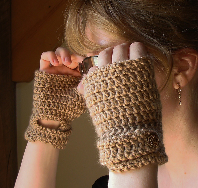 Ravelry: Classic Driving Gloves pattern by Bella McBride