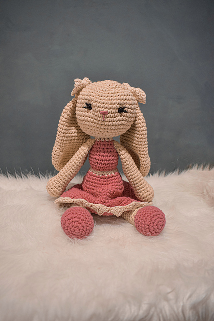 Ravelry: Coneja Rosa pattern by Maria Luz Zamaro