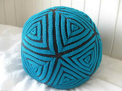 Ravelry: Icosa Welt Ball Pillow pattern by Eric Lancaster