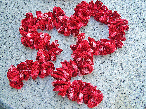 Ravelry: Curly Q Scarf #135 pattern by Patons