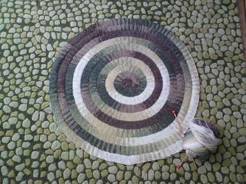 Ravelry: Knitting a Centre-Outwards Spiral pattern by Elizabeth Jarvis