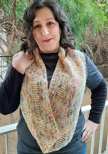 Ravelry: Squish Factor Cowl pattern by Bex Knitty Designs