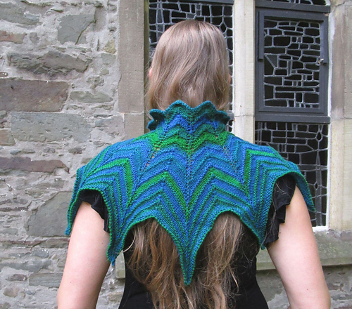 Ravelry: Dragon Cowl pattern by Beyenburgerin Design
