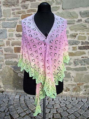 Ravelry: Spring Flowers Shawl pattern by Beyenburgerin Design