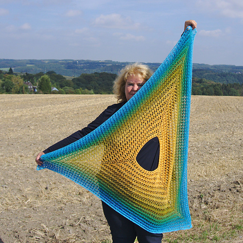 Ravelry: Triangula Poncho pattern by Beyenburgerin Design
