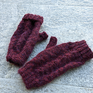 Ravelry: Bilive's Piitu Mitts