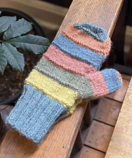 Ravelry: Bay Circuit Mittens pattern by Birch Tree Knits