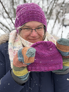Ravelry: Bay Circuit Mittens pattern by Birch Tree Knits