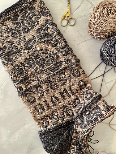 Ravelry: No. 8 Christmas Roses Stocking pattern by Birdsong Designs