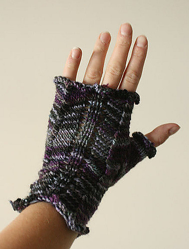 Ravelry: Miss Potter Mittens pattern by Nicola Faull