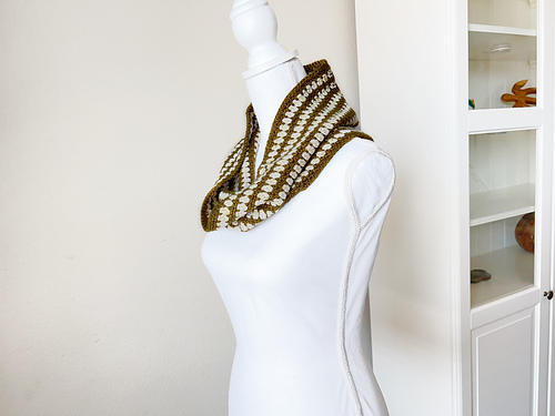 Ravelry: Riverstone Cowl pattern by Rachel Black