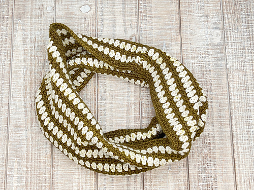 Ravelry: Riverstone Cowl pattern by Rachel Black