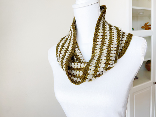 Ravelry: Riverstone Cowl pattern by Rachel Black