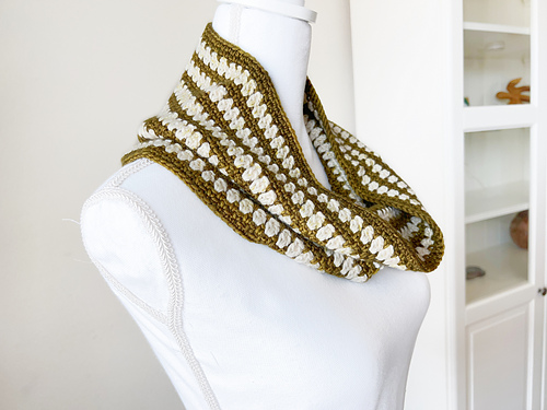 Ravelry: Riverstone Cowl pattern by Rachel Black