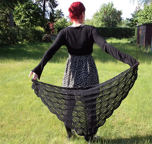 Ravelry: Magic Flow Shawl pattern by Heidi Ehlers