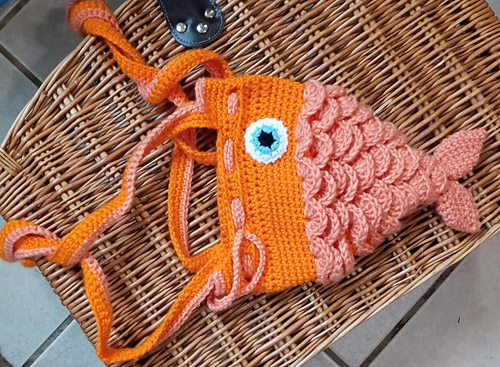 Ravelry: Fish Crossbody Bag pattern by Krysta Mallory