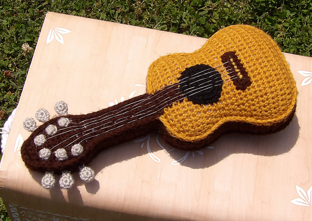 Ravelry: Guitar Amigurumi pattern by Krysta Mallory