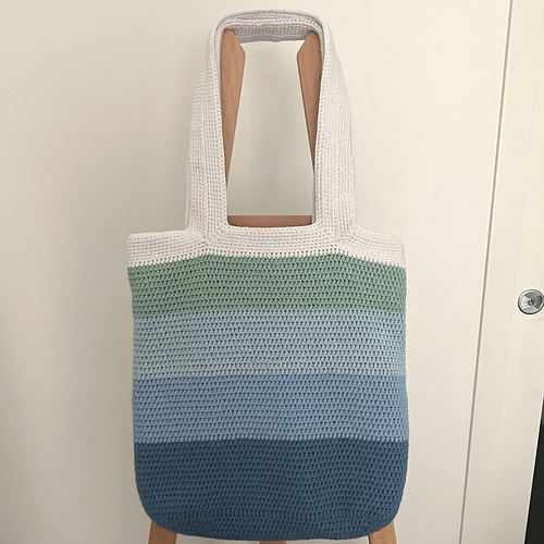 Ravelry: Whispering Waves Tote Bag pattern by Leanne Trengove