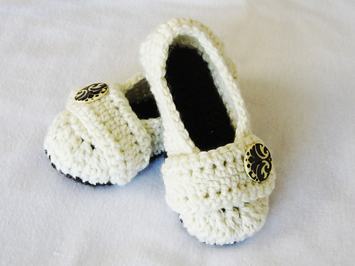 Ravelry: Cozy Women's House Slippers pattern by Yarn Blossom Boutique