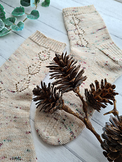 Ravelry: Fir Cone Socks pattern by Shannon Long @ Blue Fern Yarns