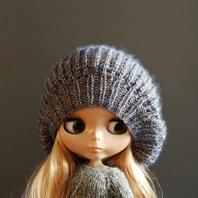 Ravelry: Slouchy hat for Blythe doll pattern by Guzel Kostyna