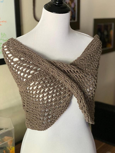 Ravelry: The Equinox Mobius Shawl pattern by Taylor Wittke