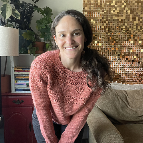 Ravelry: Romantics Pullover pattern by Annie Lupton