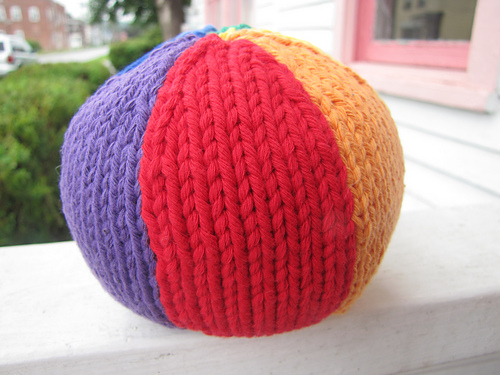 Ravelry: Beach Ball pattern by Eileen Casey
