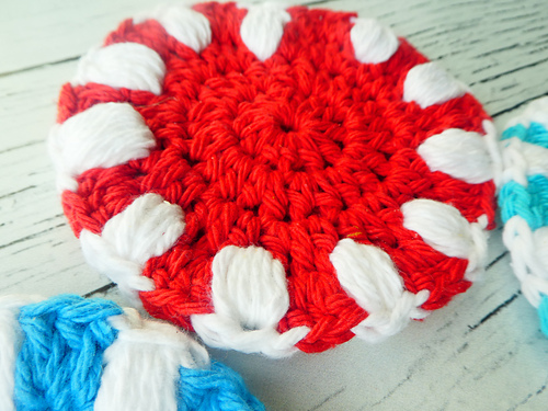 Ravelry: Puff Coasters pattern by Laura Brian