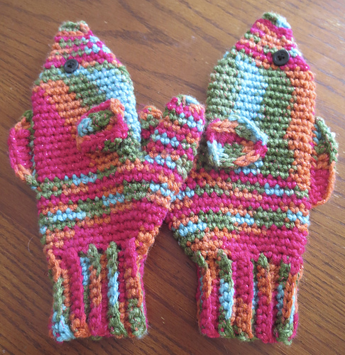 Ravelry: Fish Mittens pattern by Laura Brian