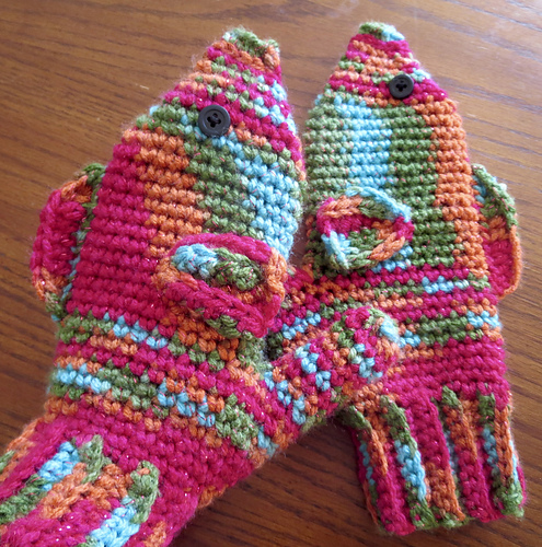 Ravelry: Fish Mittens pattern by Laura Brian