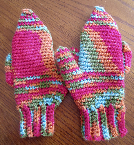 Ravelry: Fish Mittens pattern by Laura Brian