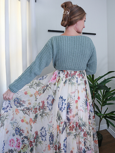 Ravelry: Heritage Cropped Cardi pattern by Brianna Iaropoli