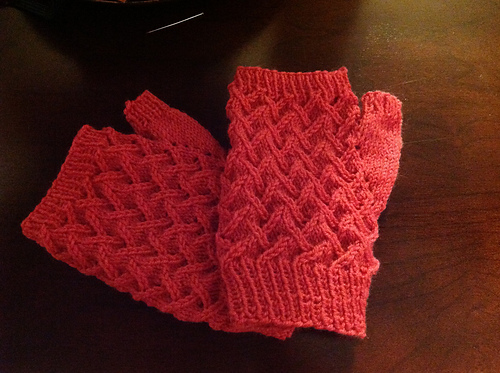 Ravelry: Whipsaw Mitts pattern by Erika Flory