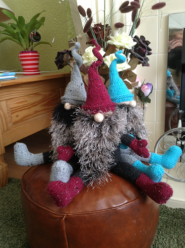 Ravelry: Jultomtar & Teeny Tomte pattern by Alan Dart