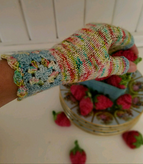 Ravelry: New Years Mitt pattern by Julie Cashin