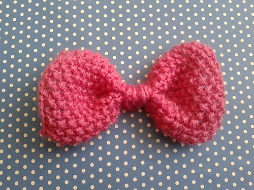Ravelry: Easy Seed Stitch Bow pattern by Katie Kennard