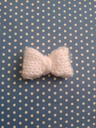 Ravelry: Mini Knitted Bow pattern by Katie Kennard
