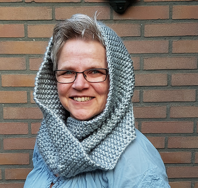 Ravelry: Mobius cowl / Mobius col pattern by Knitting by Mique