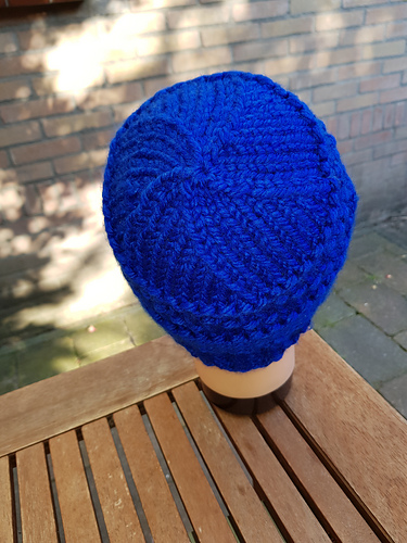Ravelry: Izzy hat pattern by Knitting by Mique